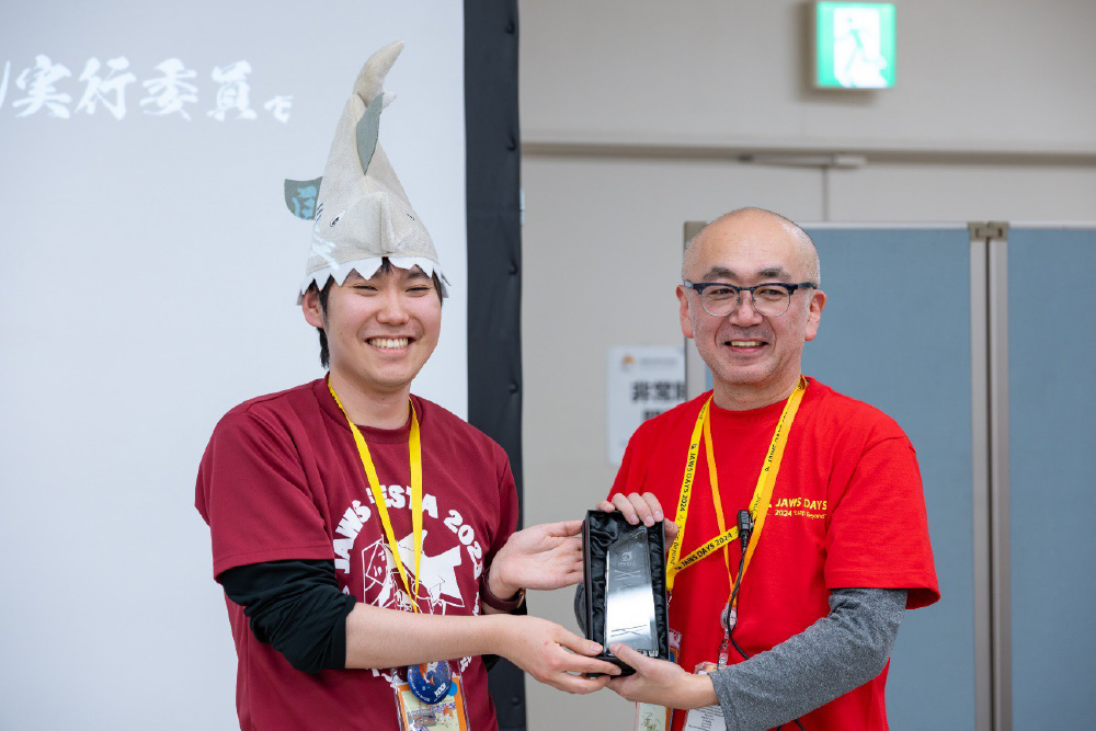 JAWS-UG コミュニティの発展と AWS 普及に貢献したメンバーに贈られる AWS Samurai 2023 の発表 - builders ... JAWS-UG コミュニティの発展と AWS 普及に貢献したメンバーに贈られる AWS Samurai 2023 の発表 - builders ...